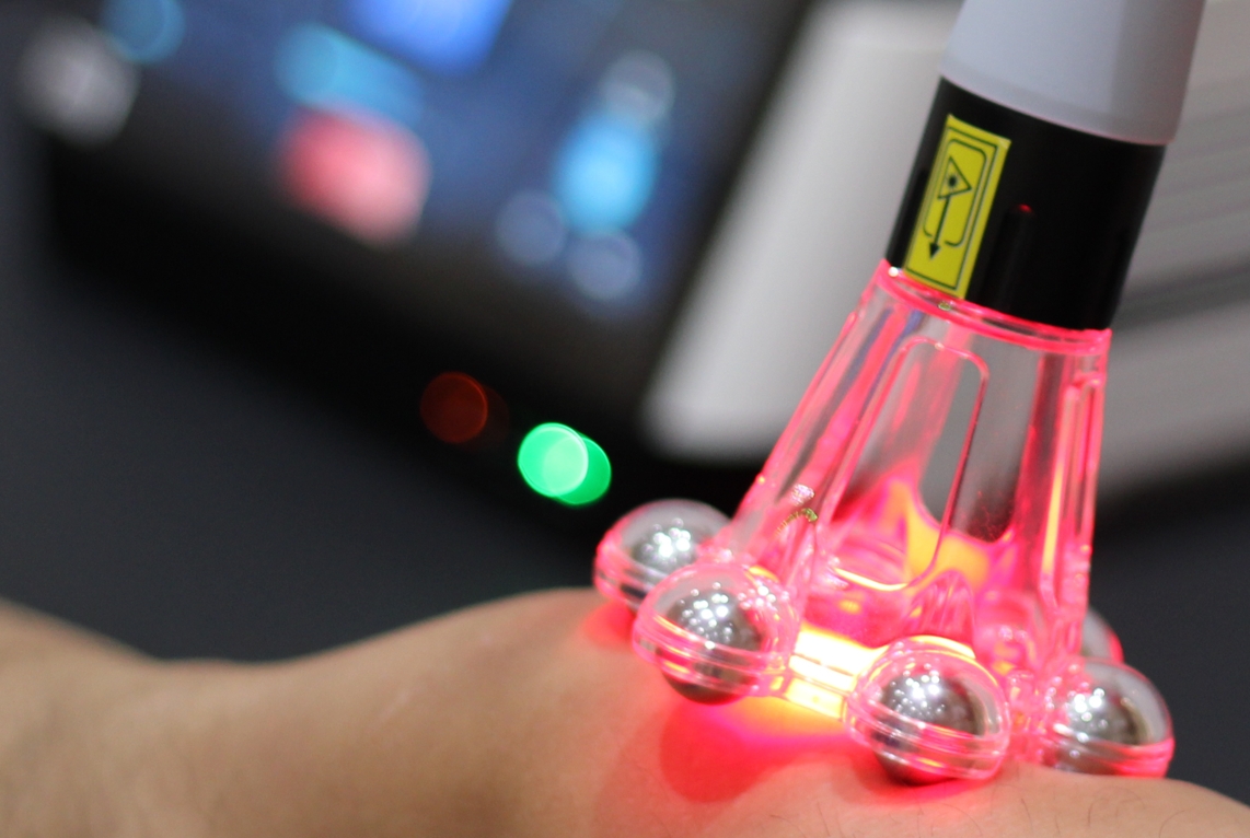 Laser Therapy vs. Traditional Methods in Wound Healing - PhomedLaser